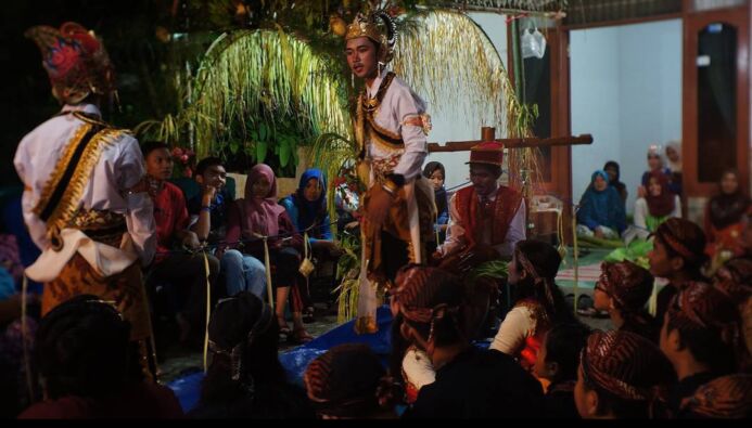 Mengenal Sandur, Dramatari Tradisional Yang Populer Di Kabupaten ...