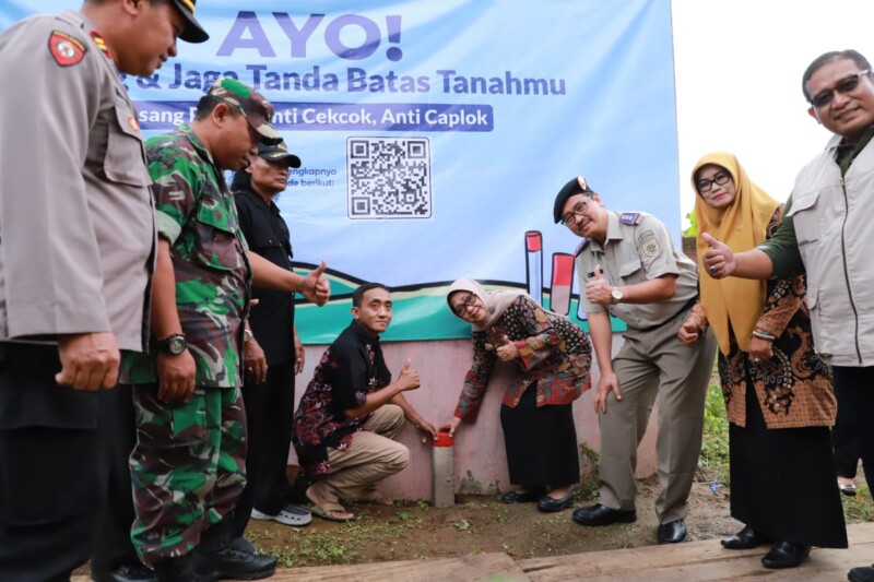 Bupati Jombang Dan Kepala BPN Dukung Gerakan Masyarakat Pemasangan ...